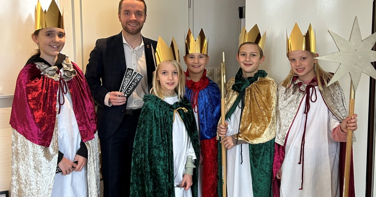 Sternsinger besuchen Bürgermeister Marcel Mittelbach im Rathaus | Stadt ...